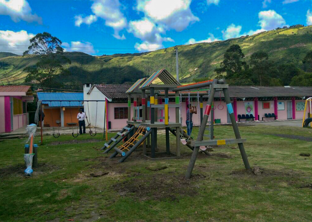 Parques Infantiles en Madera Plástica - Postes plasticos